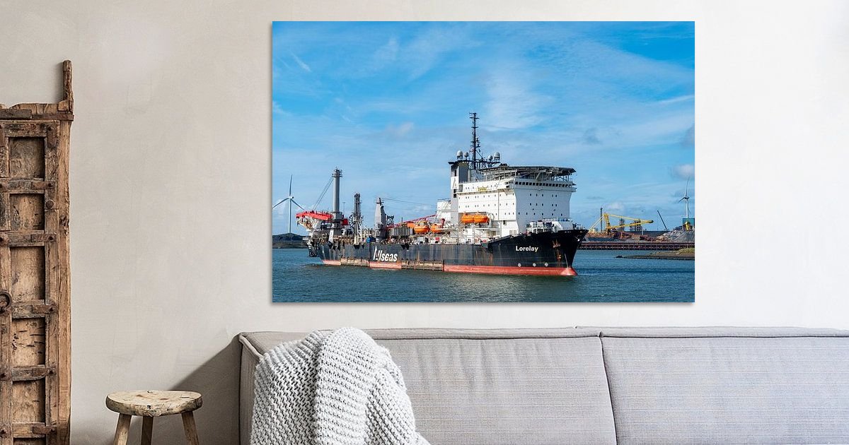 Pijplegschip Lorelay van Allseas vaart de haven binnen van Sjoerd van der Wal Fotografie op ...